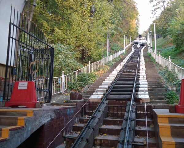 Минулими вихідними нам довелося поїхати на поїзді нашою великою родиною